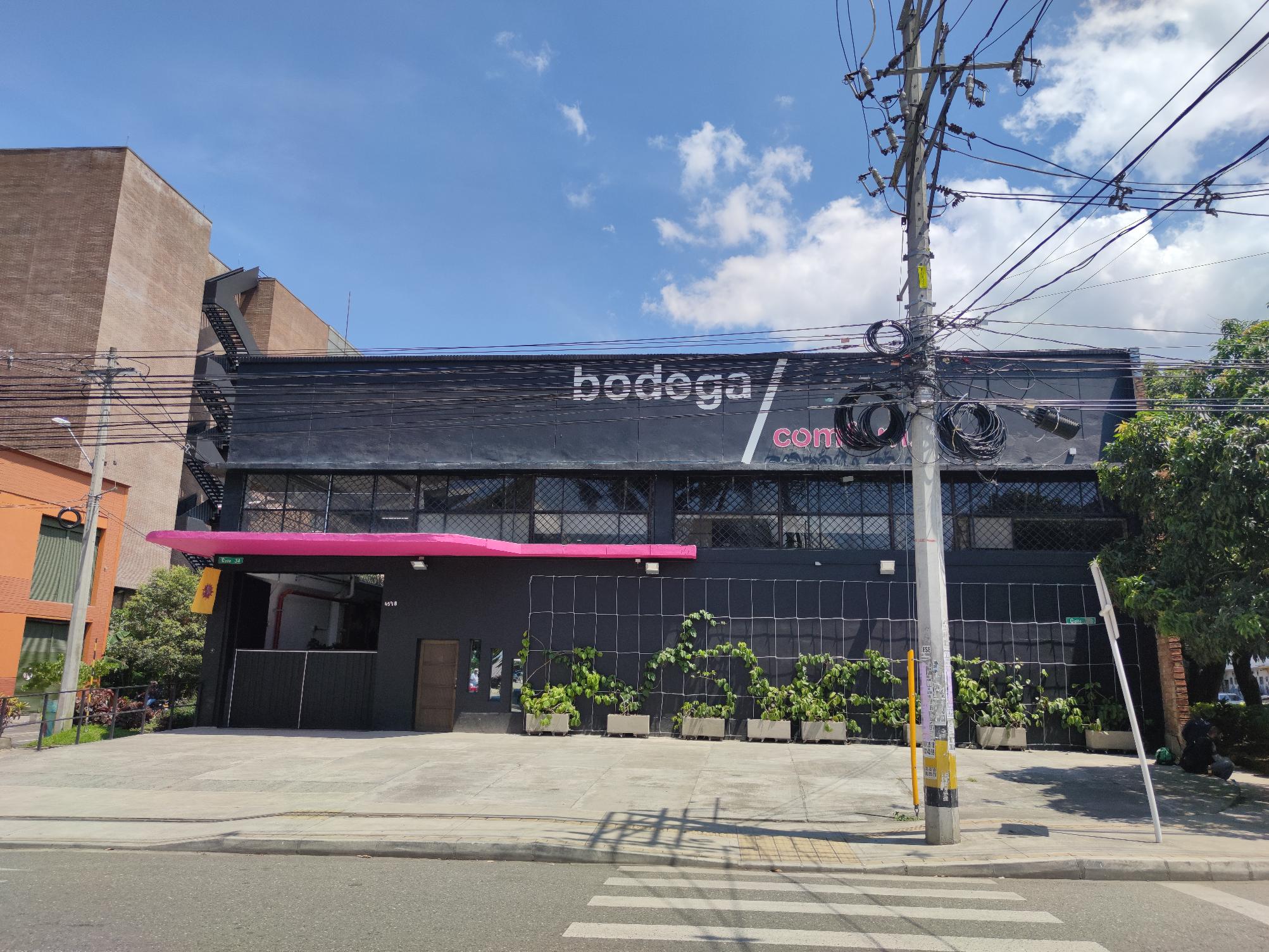 Bodega/Comfama en el corazón de la ciudad de Medellín se transforma ...